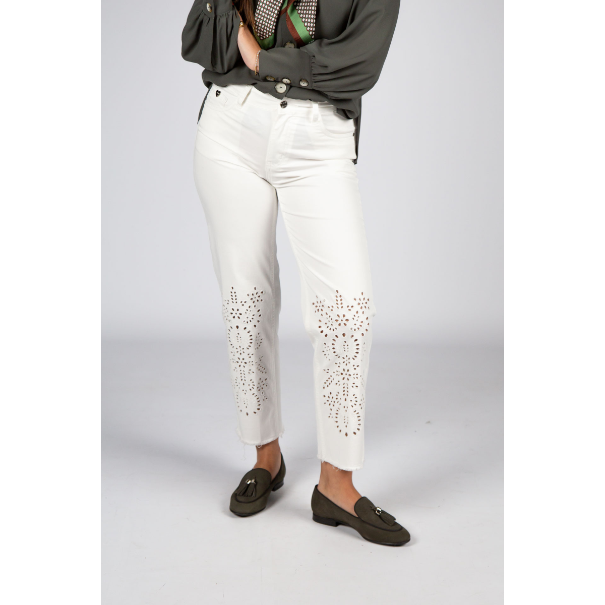 Calças brancas com bordado - V25CAL132BOR01.007 | Silvina Campos